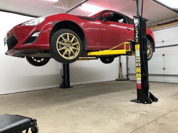 MaxJax Europe - Gallary - The MaxJax M6K Portable Two Post Lift