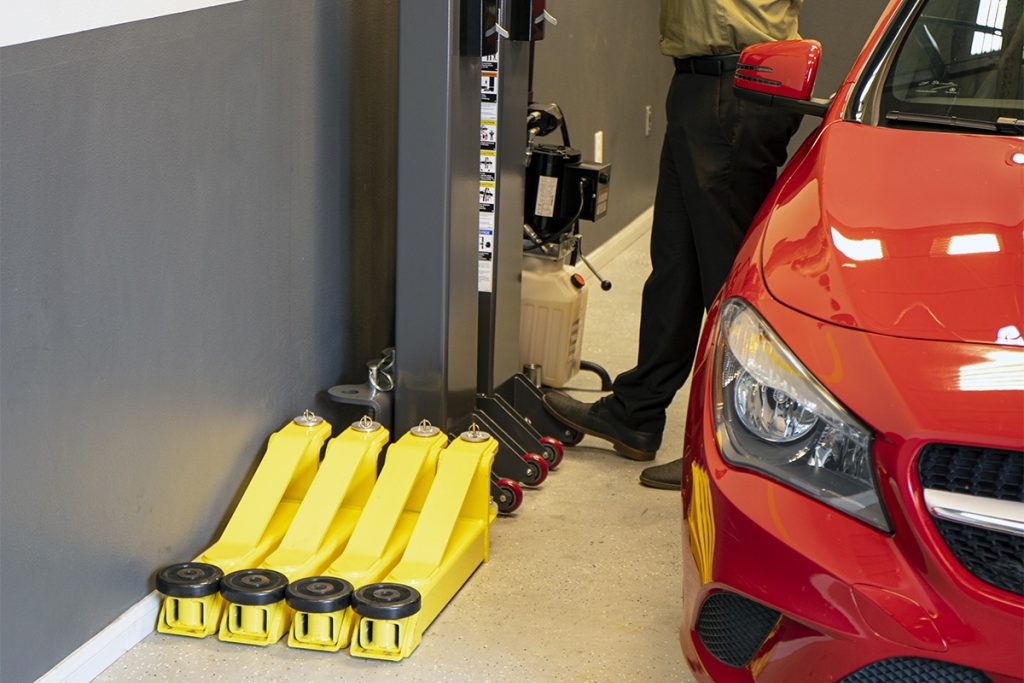 MaxJax M7K Portable Two post Lift - MaxJax Europe